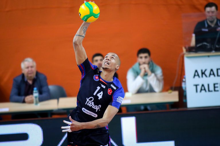 Nimir Abdel-Aziz z przerwą. Reprezentacja Holandii traci gwiazdy